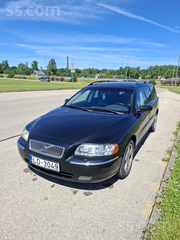 Melns Volvo V70 2005 Ogre, ar dzinēja tilpumu 2.40 L un nobraukumu 326 tūkst. km par 1800 €, foto 1 vietnē AUTOMOTO.COM.LV