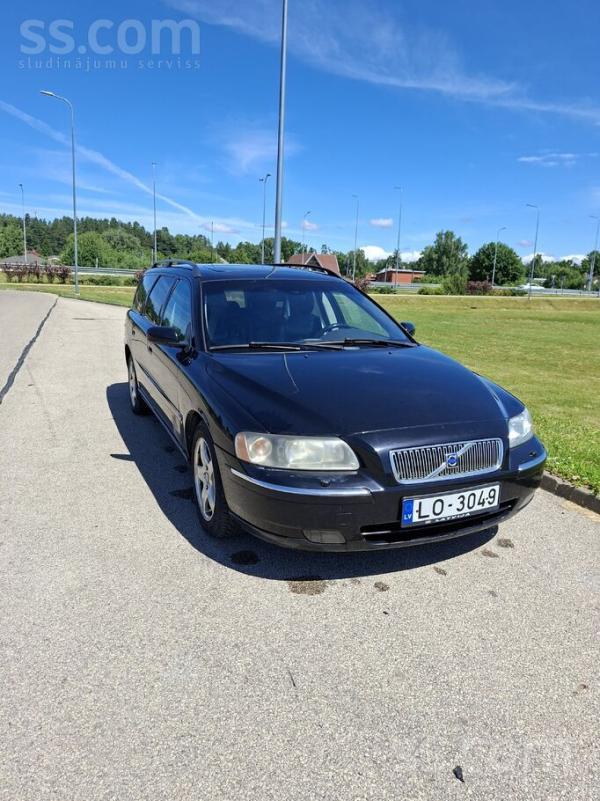Melns Volvo V70 2005 Ogre, ar dzinēja tilpumu 2.40 L un nobraukumu 326 tūkst. km par 1800 €, foto 2 vietnē AUTOMOTO.COM.LV