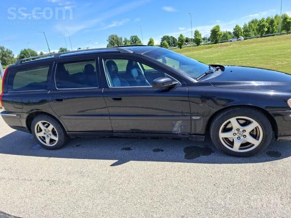 Melns Volvo V70 2005 Ogre, ar dzinēja tilpumu 2.40 L un nobraukumu 326 tūkst. km par 1800 €, foto 3 vietnē AUTOMOTO.COM.LV