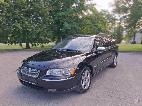 Black Volvo V70 2005 in Radviliskis, with an engine capacity of 2.40 L and mileage of 290 thousand km for 3150 €, photo 1 on AUTOMOTO.COM.LV