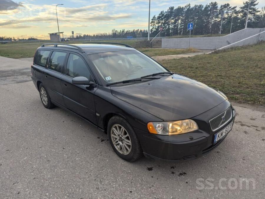 Melns Volvo V70 2005 Rīga, ar dzinēja tilpumu 2.40 L un nobraukumu 397 tūkst. km par 1500 €, foto 4 vietnē AUTOMOTO.COM.LV