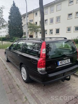 Black Volvo V70 2005 in Riga, with an engine capacity of 2.40 L and mileage of 397 thousand km for 1700 €, photo 4 on AUTOMOTO.COM.LV