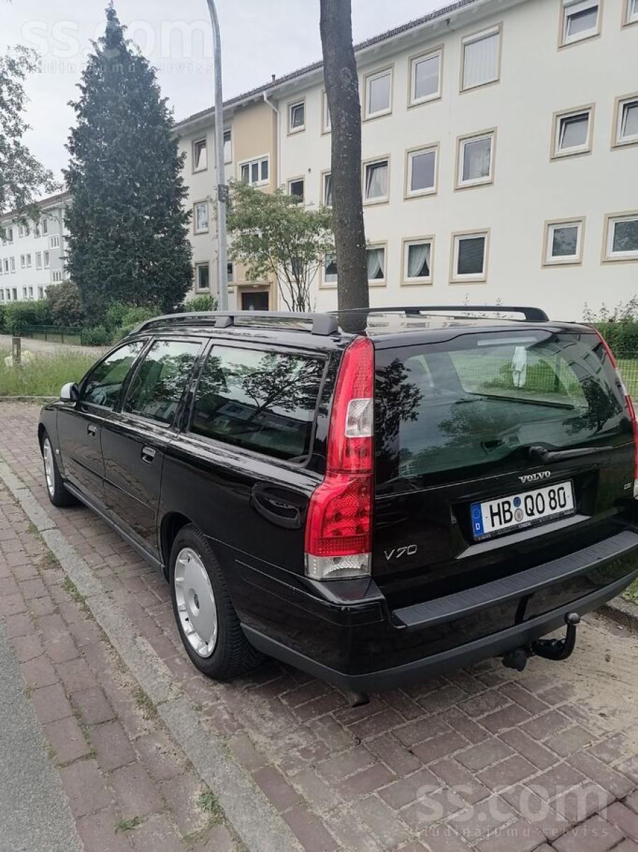 Black Volvo V70 2005 in Riga, with an engine capacity of 2.40 L and mileage of 397 thousand km for 1700 €, photo 4 on AUTOMOTO.COM.LV