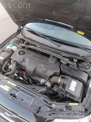 Black Volvo V70 2005 in Riga, with an engine capacity of 2.40 L and mileage of 397 thousand km for 1700 €, photo 8 on AUTOMOTO.COM.LV