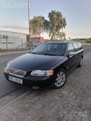 Black Volvo V70 2005 in Riga, with an engine capacity of 2.40 L and mileage of 397 thousand km for 1700 €, photo 11 on AUTOMOTO.COM.LV