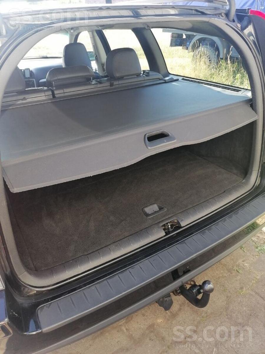 Black Volvo V70 2005 in Riga, with an engine capacity of 2.40 L and mileage of 397 thousand km for 1700 €, photo 13 on AUTOMOTO.COM.LV