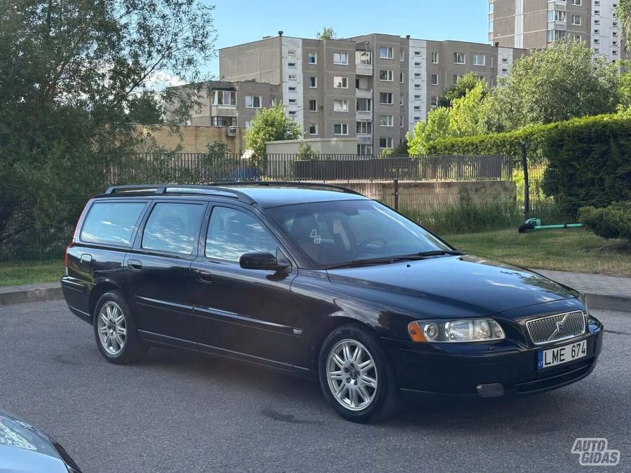 Черный Вольво В70 2005 в Вильнюс, объемом двигателя 2.40 л и пробегом 0 тыс. км за 2000 €, фото 3 на AUTOMOTO.COM.LV