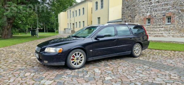 Black Volvo V70 2005 in Jekabpils, with an engine capacity of 2.40 L and mileage of 412 thousand km for 1500 €, photo 2 on AUTOMOTO.COM.LV