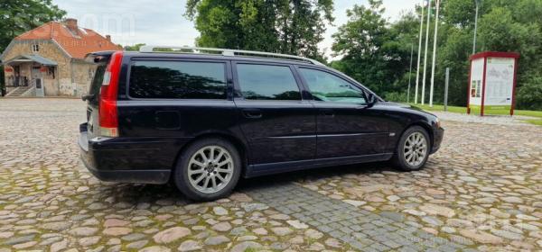 Black Volvo V70 2005 in Jekabpils, with an engine capacity of 2.40 L and mileage of 412 thousand km for 1500 €, photo 5 on AUTOMOTO.COM.LV