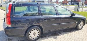 Melns Volvo V70 2005 Liepāja, ar dzinēja tilpumu 2.40 L un nobraukumu 412 tūkst. km par 1100 €, foto 24 vietnē AUTOMOTO.COM.LV