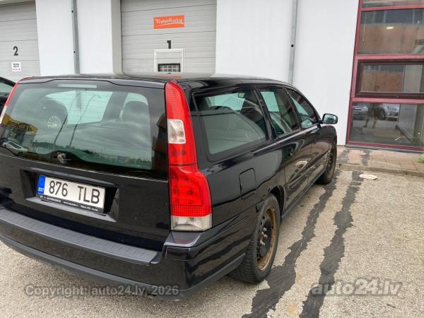 Melns Volvo V70 2005 Tallina, ar dzinēja tilpumu 2.40 L un nobraukumu 435 tūkst. km par 1800 €, foto 4 vietnē AUTOMOTO.COM.LV