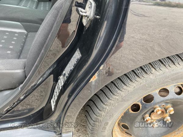 Melns Volvo V70 2005 Tallina, ar dzinēja tilpumu 2.40 L un nobraukumu 435 tūkst. km par 1800 €, foto 7 vietnē AUTOMOTO.COM.LV
