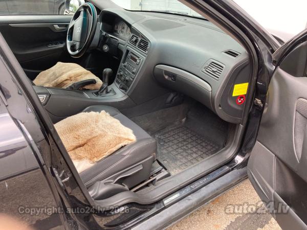 Melns Volvo V70 2005 Tallina, ar dzinēja tilpumu 2.40 L un nobraukumu 435 tūkst. km par 1800 €, foto 10 vietnē AUTOMOTO.COM.LV