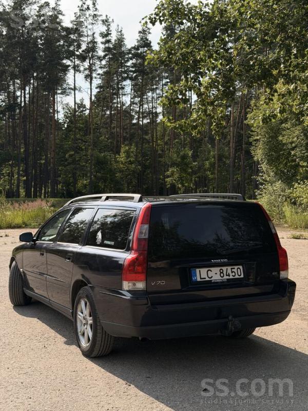 Melns Volvo V70 2005 Jēkabpils, ar dzinēja tilpumu 2.40 L un nobraukumu 368 tūkst. km par 2500 €, foto 3 vietnē AUTOMOTO.COM.LV