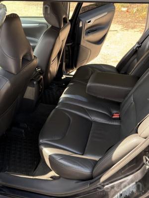 Melns Volvo V70 2005 Jēkabpils, ar dzinēja tilpumu 2.40 L un nobraukumu 368 tūkst. km par 2500 €, foto 5 vietnē AUTOMOTO.COM.LV
