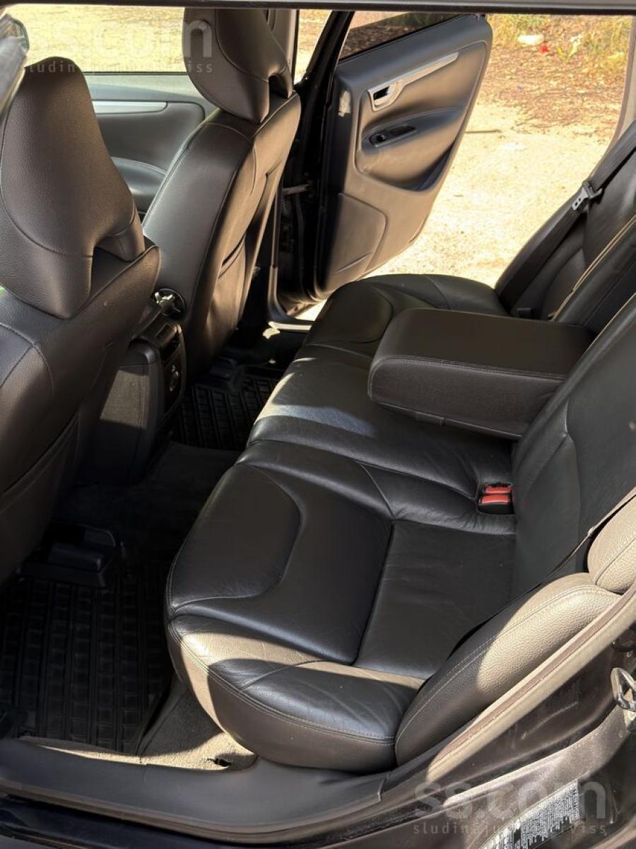 Melns Volvo V70 2005 Jēkabpils, ar dzinēja tilpumu 2.40 L un nobraukumu 368 tūkst. km par 2500 €, foto 5 vietnē AUTOMOTO.COM.LV