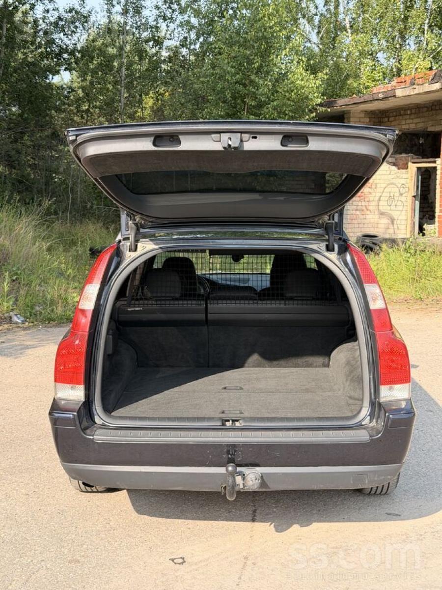 Melns Volvo V70 2005 Jēkabpils, ar dzinēja tilpumu 2.40 L un nobraukumu 368 tūkst. km par 2500 €, foto 7 vietnē AUTOMOTO.COM.LV