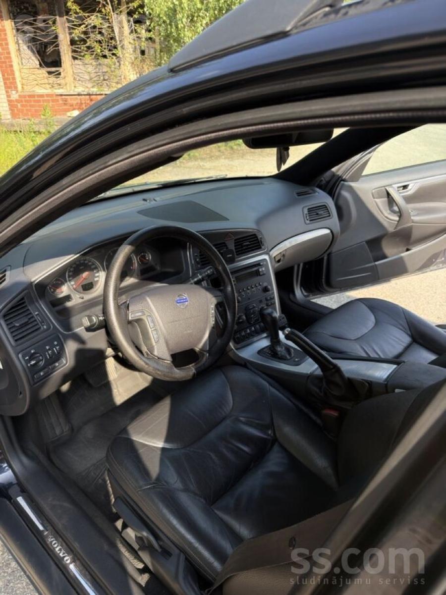 Melns Volvo V70 2005 Jēkabpils, ar dzinēja tilpumu 2.40 L un nobraukumu 368 tūkst. km par 2500 €, foto 8 vietnē AUTOMOTO.COM.LV