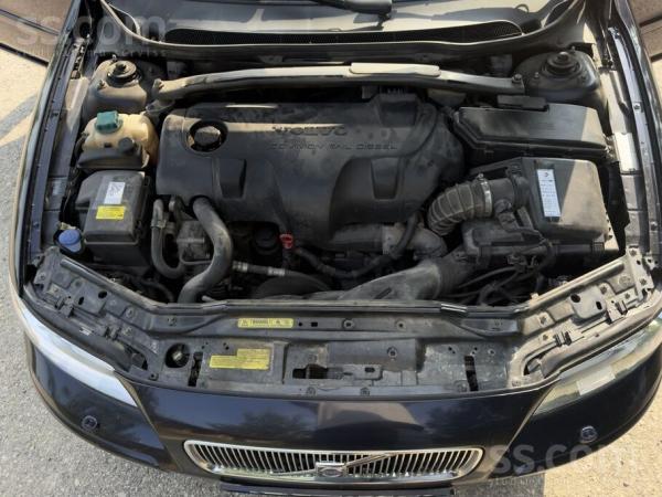 Melns Volvo V70 2005 Jēkabpils, ar dzinēja tilpumu 2.40 L un nobraukumu 368 tūkst. km par 2500 €, foto 9 vietnē AUTOMOTO.COM.LV