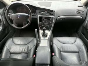 Black Volvo V70 2005 in Vilnius, with an engine capacity of 2.40 L and mileage of 405 thousand km for 1850 €, photo 7 on AUTOMOTO.COM.LV