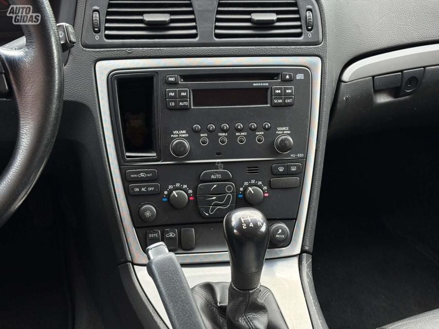 Black Volvo V70 2005 in Vilnius, with an engine capacity of 2.40 L and mileage of 405 thousand km for 1850 €, photo 12 on AUTOMOTO.COM.LV