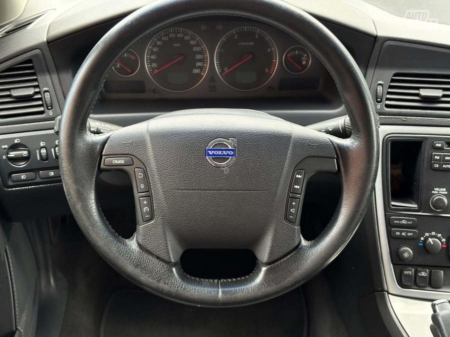 Black Volvo V70 2005 in Vilnius, with an engine capacity of 2.40 L and mileage of 405 thousand km for 1850 €, photo 13 on AUTOMOTO.COM.LV