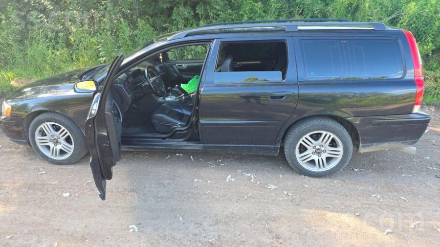 Melns Volvo V70 2005 Jēkabpils, ar dzinēja tilpumu 2.40 L un nobraukumu 600 tūkst. km par 2200 €, foto 1 vietnē AUTOMOTO.COM.LV
