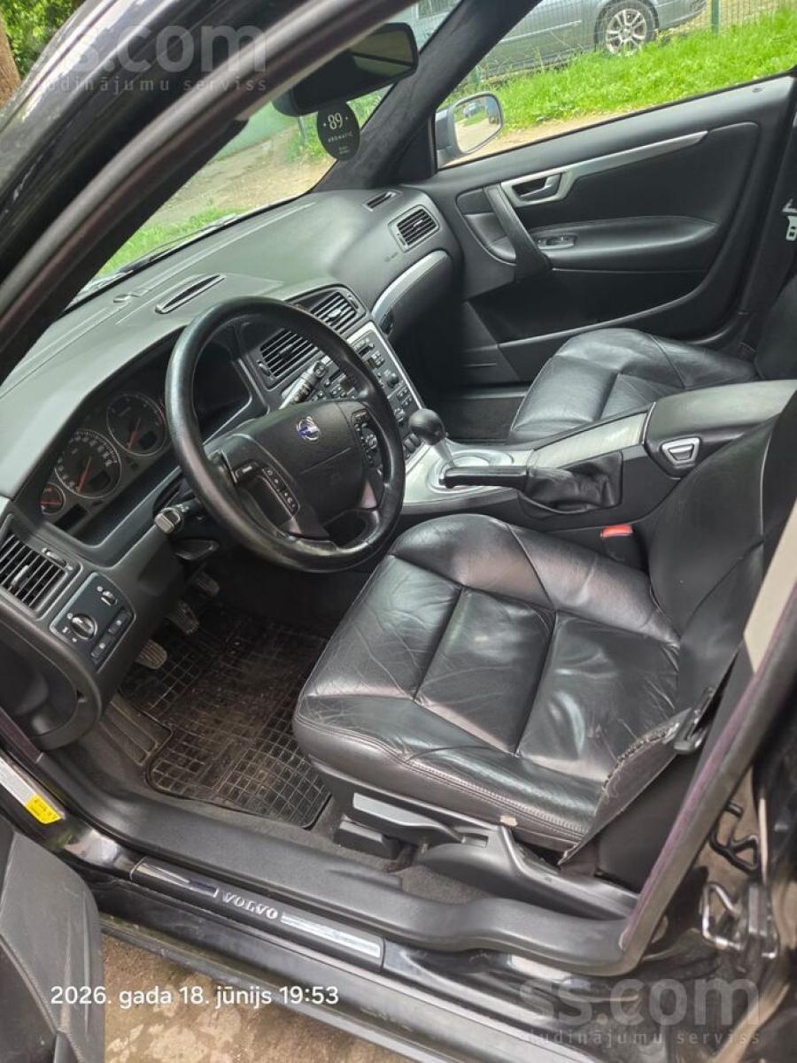 Melns Volvo V70 2005 Jēkabpils, ar dzinēja tilpumu 2.40 L un nobraukumu 600 tūkst. km par 2200 €, foto 4 vietnē AUTOMOTO.COM.LV