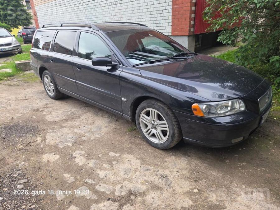 Melns Volvo V70 2005 Jēkabpils, ar dzinēja tilpumu 2.40 L un nobraukumu 600 tūkst. km par 2200 €, foto 9 vietnē AUTOMOTO.COM.LV