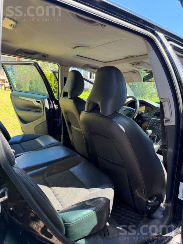 Melns Volvo V70 2005 Jelgava, ar dzinēja tilpumu 2.40 L un nobraukumu 411 tūkst. km par 2300 €, foto 2 vietnē AUTOMOTO.COM.LV