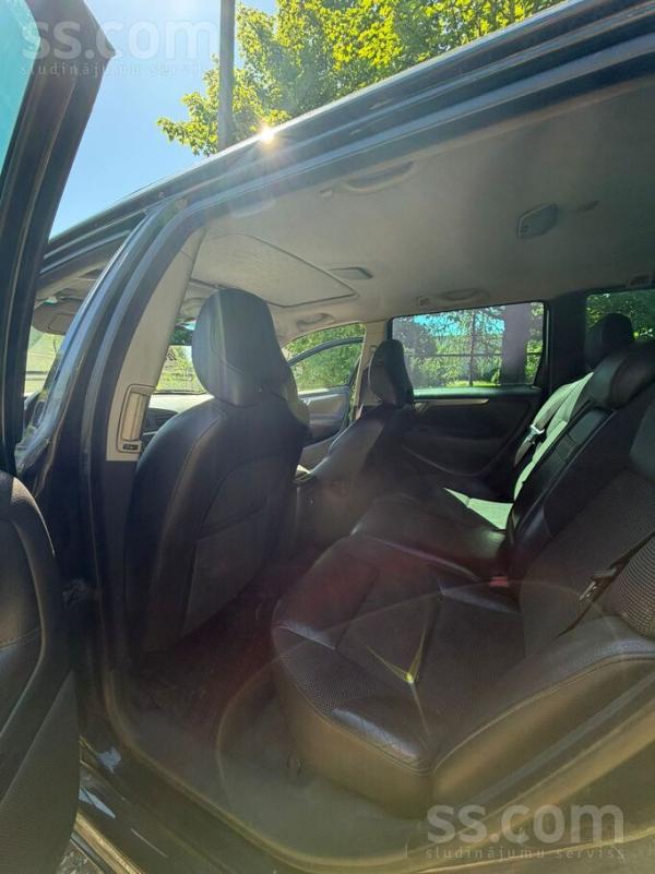 Melns Volvo V70 2005 Jelgava, ar dzinēja tilpumu 2.40 L un nobraukumu 411 tūkst. km par 2300 €, foto 3 vietnē AUTOMOTO.COM.LV