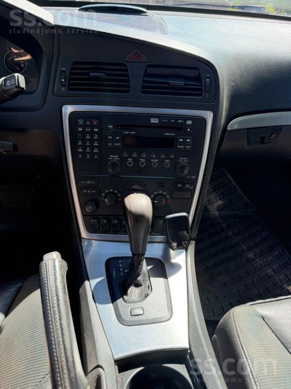 Melns Volvo V70 2005 Jelgava, ar dzinēja tilpumu 2.40 L un nobraukumu 411 tūkst. km par 2300 €, foto 6 vietnē AUTOMOTO.COM.LV