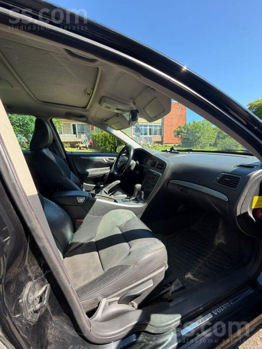 Melns Volvo V70 2005 Jelgava, ar dzinēja tilpumu 2.40 L un nobraukumu 411 tūkst. km par 2300 €, foto 10 vietnē AUTOMOTO.COM.LV
