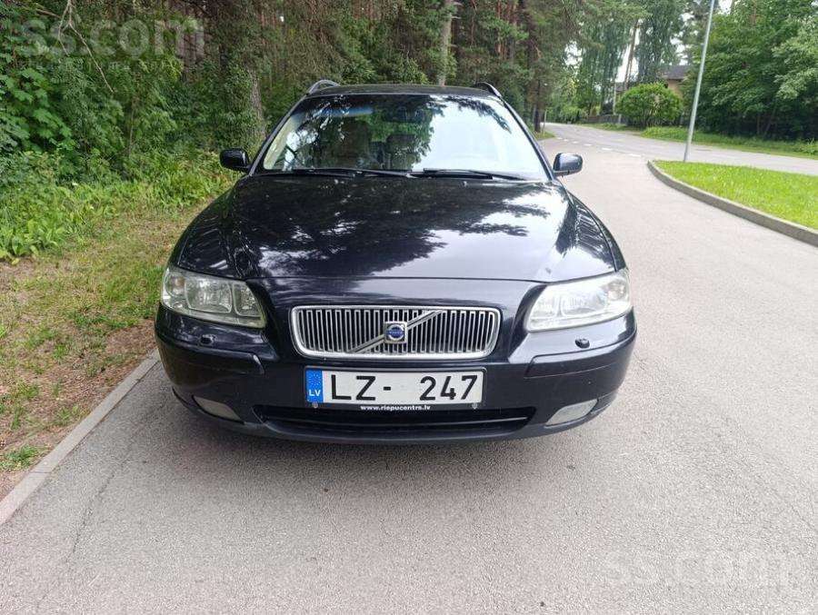 Black Volvo V70 2005 in Jurmala, with an engine capacity of 2.40 L and mileage of 371 thousand km for 1850 €, photo 3 on AUTOMOTO.COM.LV