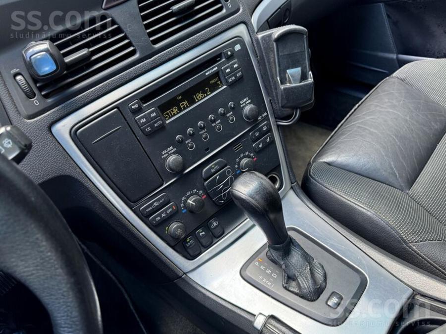 Melns Volvo V70 2005 Rīga, ar dzinēja tilpumu 2.40 L un nobraukumu 380 tūkst. km par 1490 €, foto 18 vietnē AUTOMOTO.COM.LV