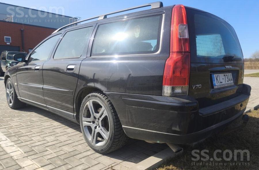 Black Volvo V70 2005 in Daugavpils, with an engine capacity of 2.40 L and mileage of 409 thousand km for 2000 €, photo 5 on AUTOMOTO.COM.LV