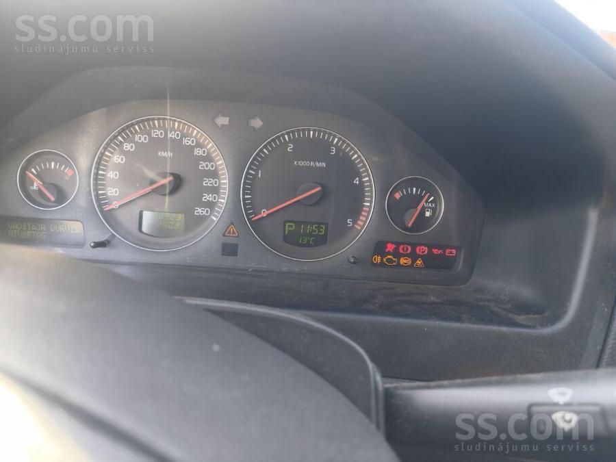 Black Volvo V70 2005 in Daugavpils, with an engine capacity of 2.40 L and mileage of 409 thousand km for 2000 €, photo 6 on AUTOMOTO.COM.LV