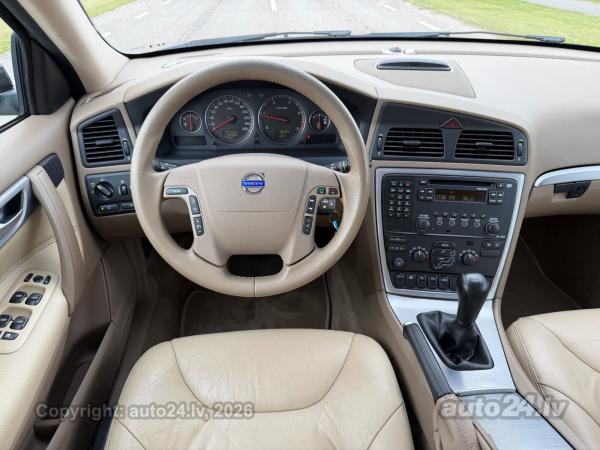 Melns Volvo V70 2005 Tallina, ar dzinēja tilpumu 2.40 L un nobraukumu 355 tūkst. km par 3790 €, foto 5 vietnē AUTOMOTO.COM.LV