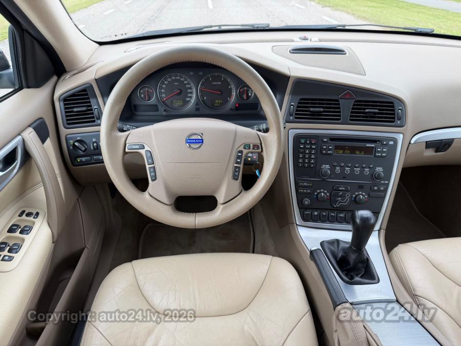 Melns Volvo V70 2005 Tallina, ar dzinēja tilpumu 2.40 L un nobraukumu 355 tūkst. km par 3790 €, foto 6 vietnē AUTOMOTO.COM.LV