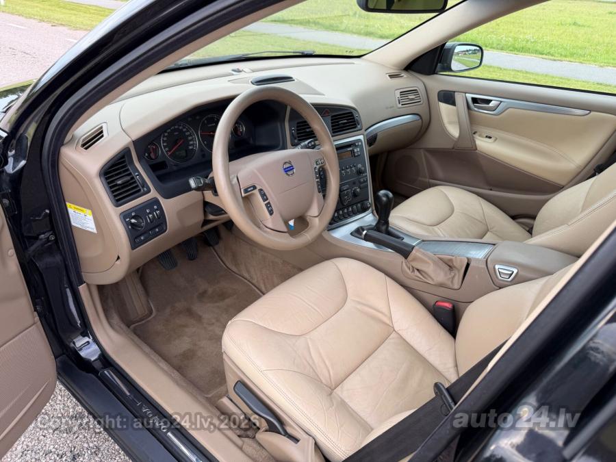 Melns Volvo V70 2005 Tallina, ar dzinēja tilpumu 2.40 L un nobraukumu 355 tūkst. km par 3790 €, foto 7 vietnē AUTOMOTO.COM.LV