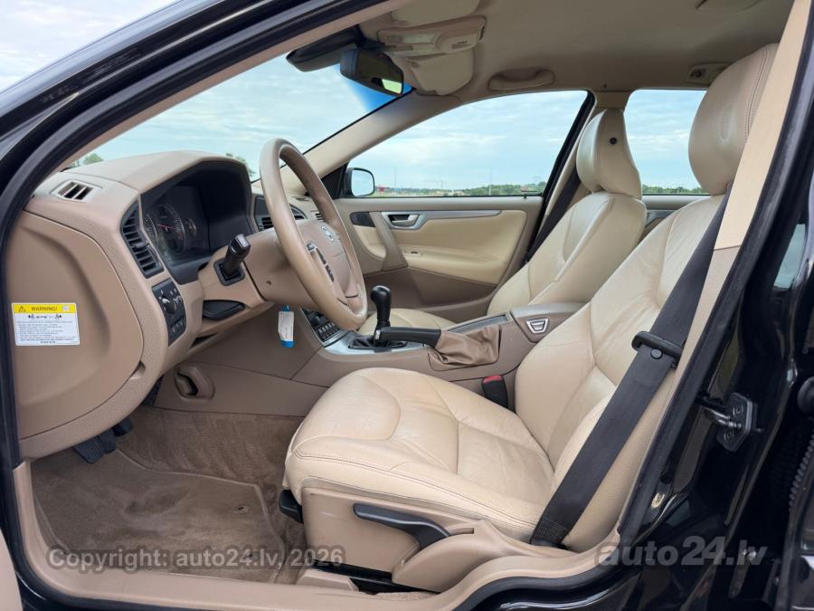 Melns Volvo V70 2005 Tallina, ar dzinēja tilpumu 2.40 L un nobraukumu 355 tūkst. km par 3790 €, foto 8 vietnē AUTOMOTO.COM.LV