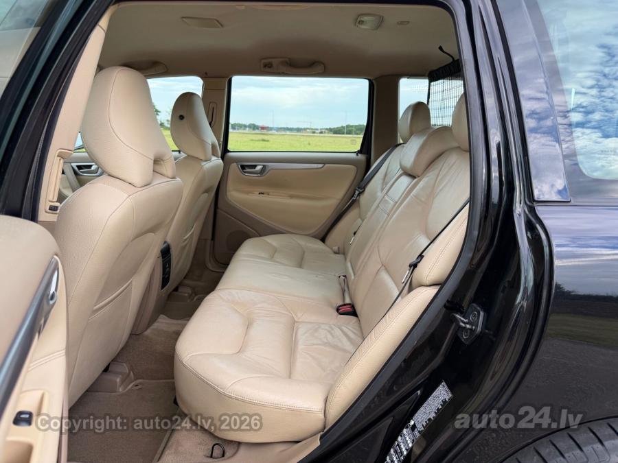 Melns Volvo V70 2005 Tallina, ar dzinēja tilpumu 2.40 L un nobraukumu 355 tūkst. km par 3790 €, foto 9 vietnē AUTOMOTO.COM.LV