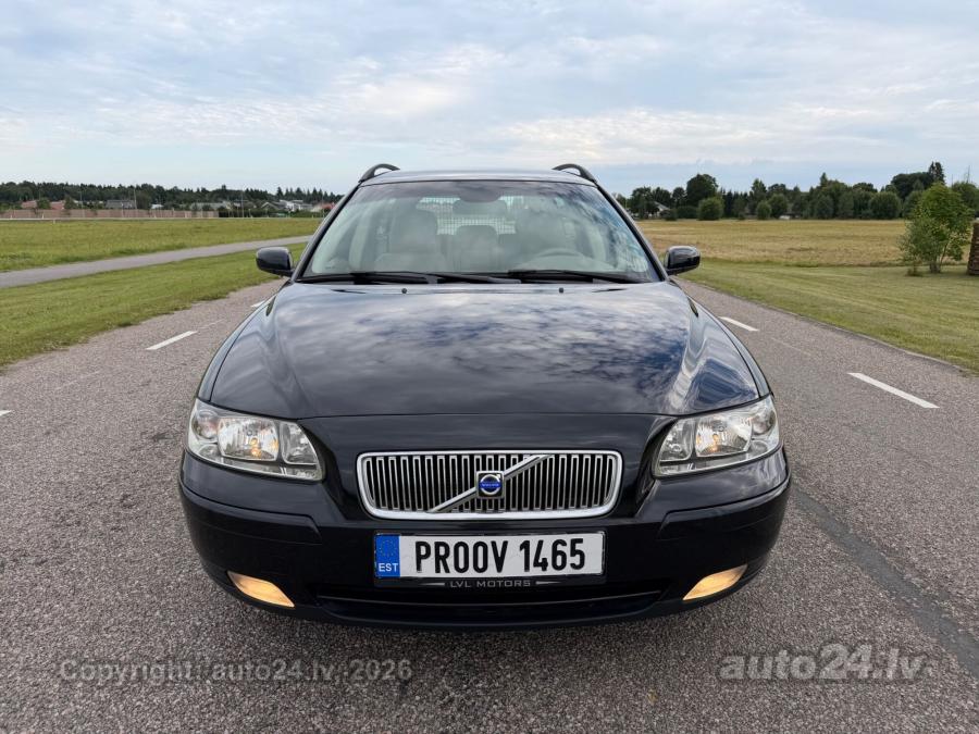 Melns Volvo V70 2005 Tallina, ar dzinēja tilpumu 2.40 L un nobraukumu 355 tūkst. km par 3790 €, foto 10 vietnē AUTOMOTO.COM.LV