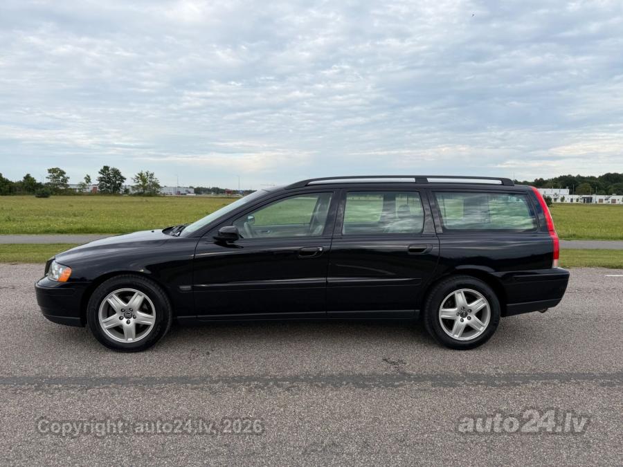 Melns Volvo V70 2005 Tallina, ar dzinēja tilpumu 2.40 L un nobraukumu 355 tūkst. km par 3790 €, foto 11 vietnē AUTOMOTO.COM.LV