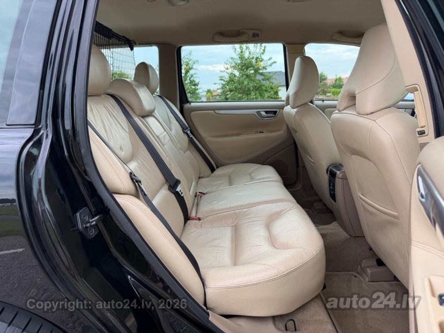 Melns Volvo V70 2005 Tallina, ar dzinēja tilpumu 2.40 L un nobraukumu 355 tūkst. km par 3790 €, foto 15 vietnē AUTOMOTO.COM.LV