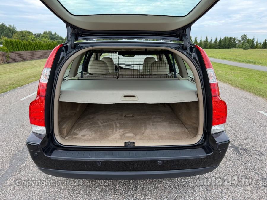 Melns Volvo V70 2005 Tallina, ar dzinēja tilpumu 2.40 L un nobraukumu 355 tūkst. km par 3790 €, foto 20 vietnē AUTOMOTO.COM.LV