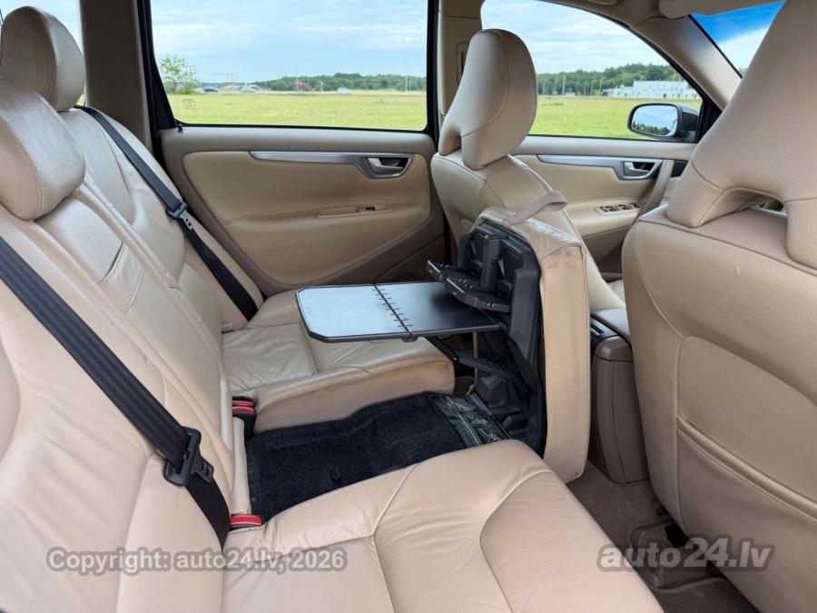 Melns Volvo V70 2005 Tallina, ar dzinēja tilpumu 2.40 L un nobraukumu 355 tūkst. km par 3790 €, foto 21 vietnē AUTOMOTO.COM.LV