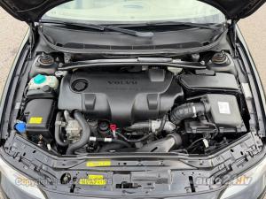 Melns Volvo V70 2005 Tallina, ar dzinēja tilpumu 2.40 L un nobraukumu 355 tūkst. km par 3790 €, foto 23 vietnē AUTOMOTO.COM.LV