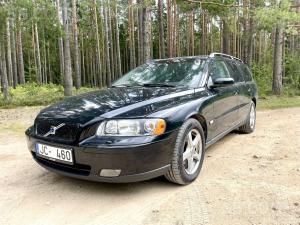 Melns Volvo V70 2005 Tukums, ar dzinēja tilpumu 2.40 L un nobraukumu 315 tūkst. km par 1500 €, foto  vietnē AUTOMOTO.COM.LV