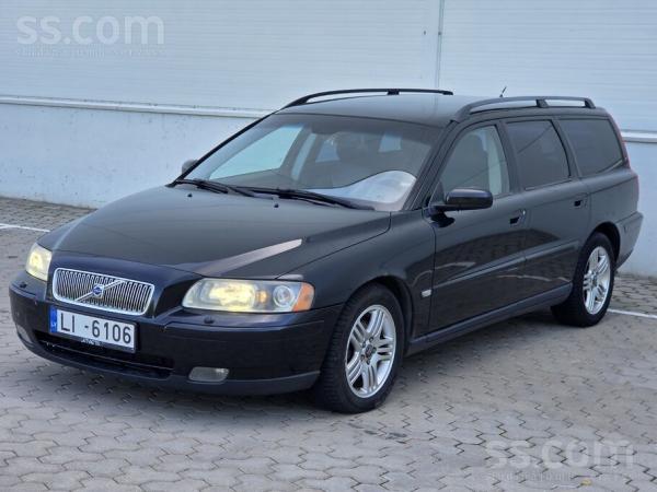 Black Volvo V70 2005 in Riga, with an engine capacity of 2.40 L and mileage of 286 thousand km for 1990 €, photo 5 on AUTOMOTO.COM.LV